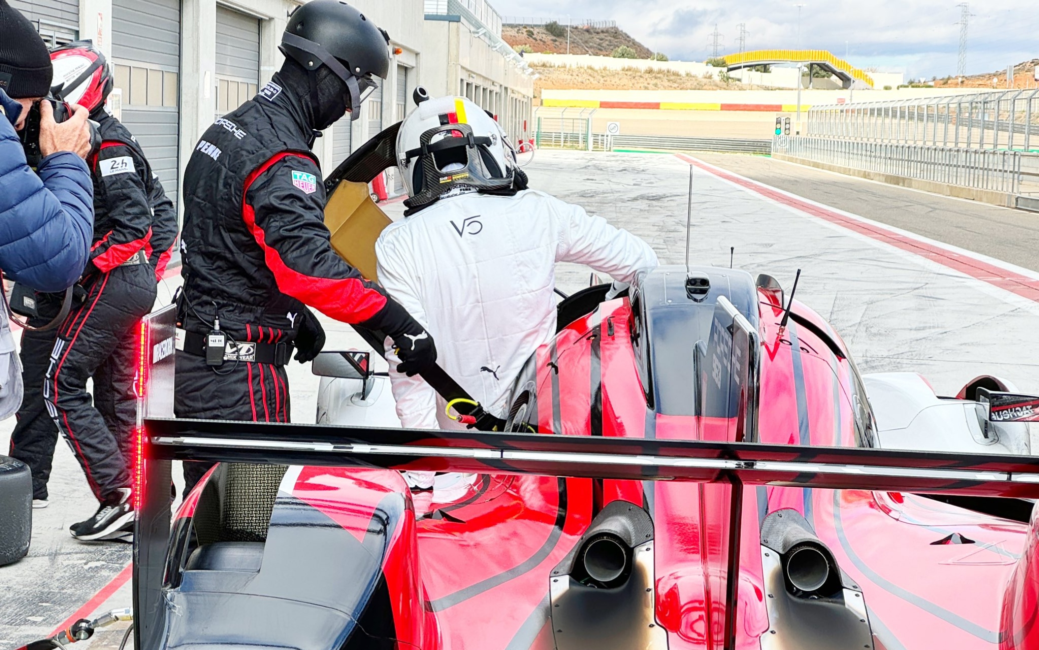Sebastian Vettel, test con la Porsche 963 WEC sul circuito di Aragon ...