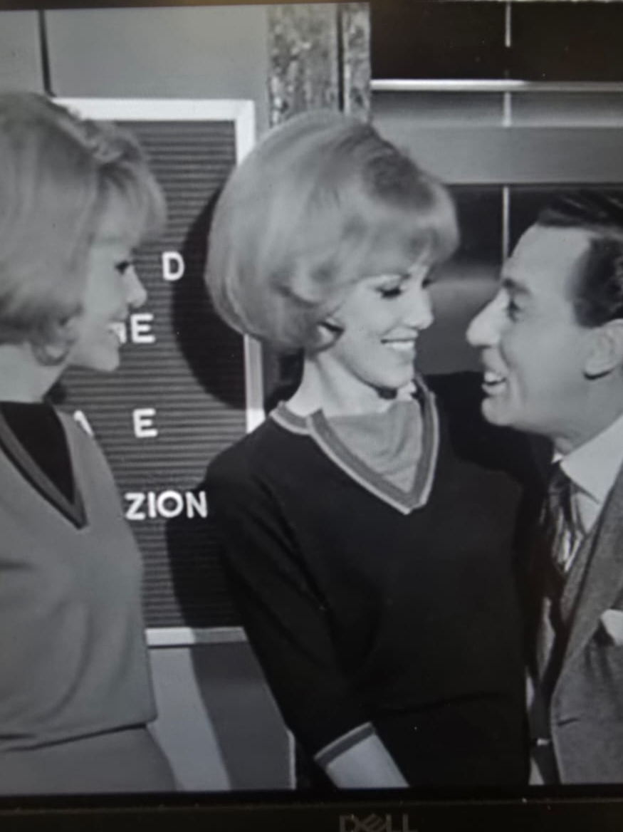 Le gemelle Kessler e il cinema, i due cameo cult accanto a Walter ...