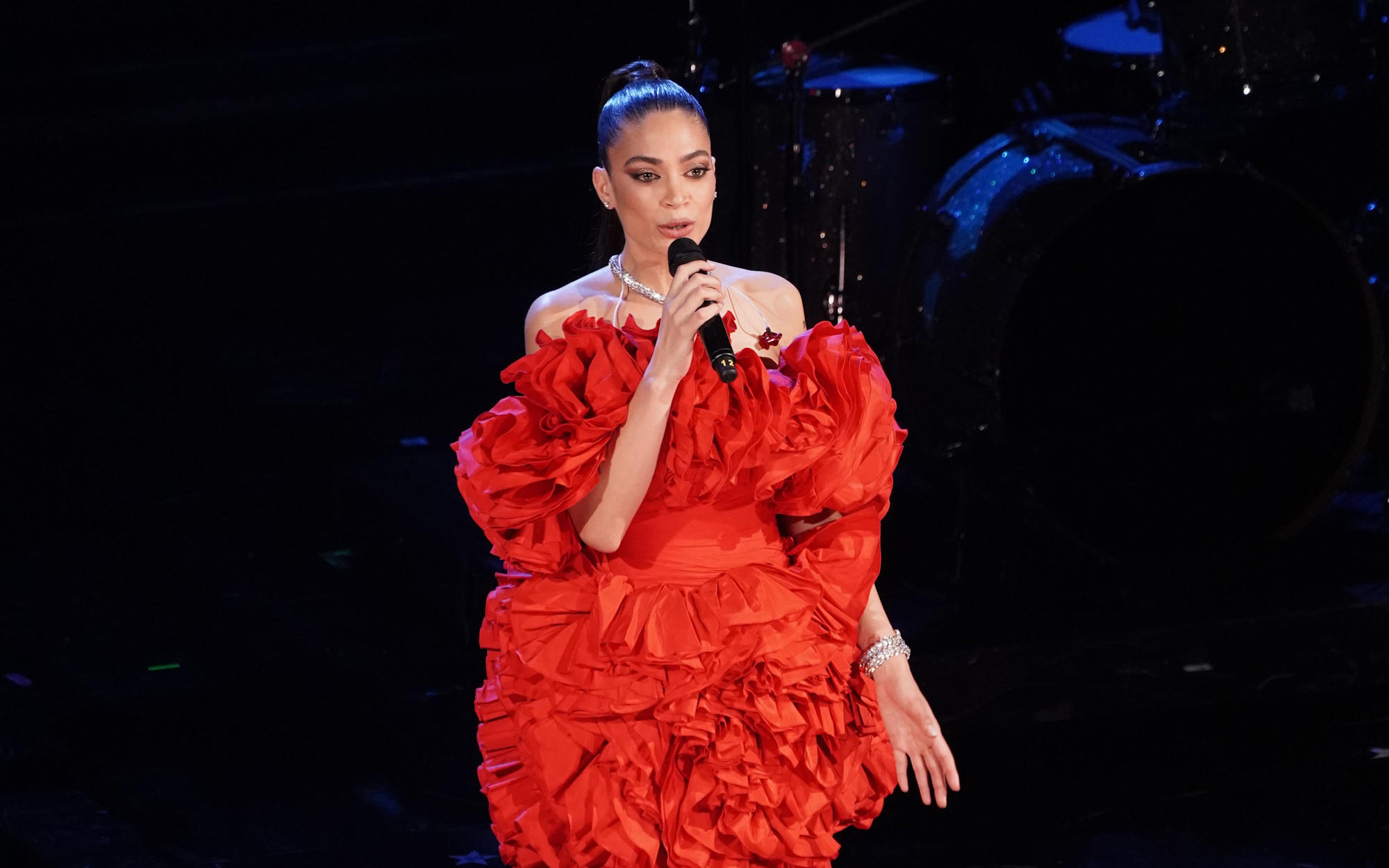 Elodie, il video e il testo della nuova canzone Tribale