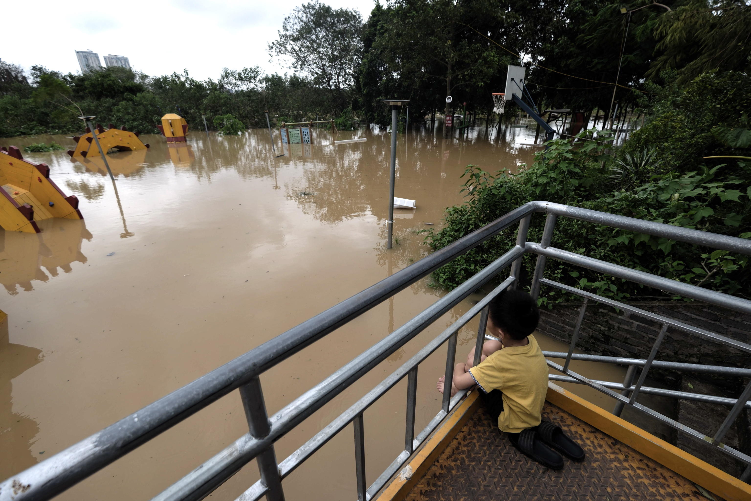 Il tifone Bebinca si abbatte su Shanghai, migliaia di persone evacuate ...