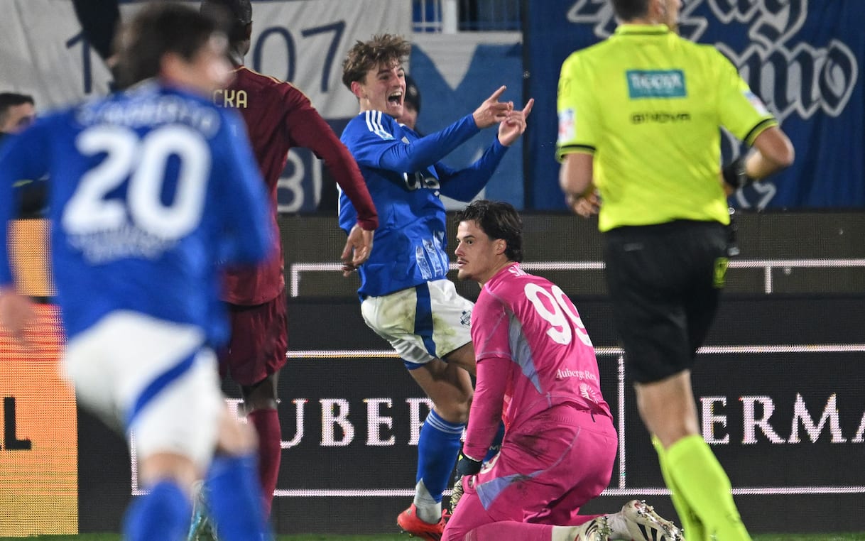 Como Roma 2-0, gol e highlights. Reti di Gabrielloni e Paz, Ranieri ko ...