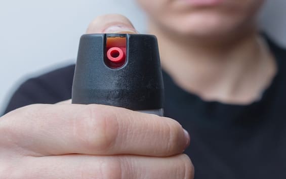 Milano, spray urticante in scuola media: 50 intossicati | Sky TG24