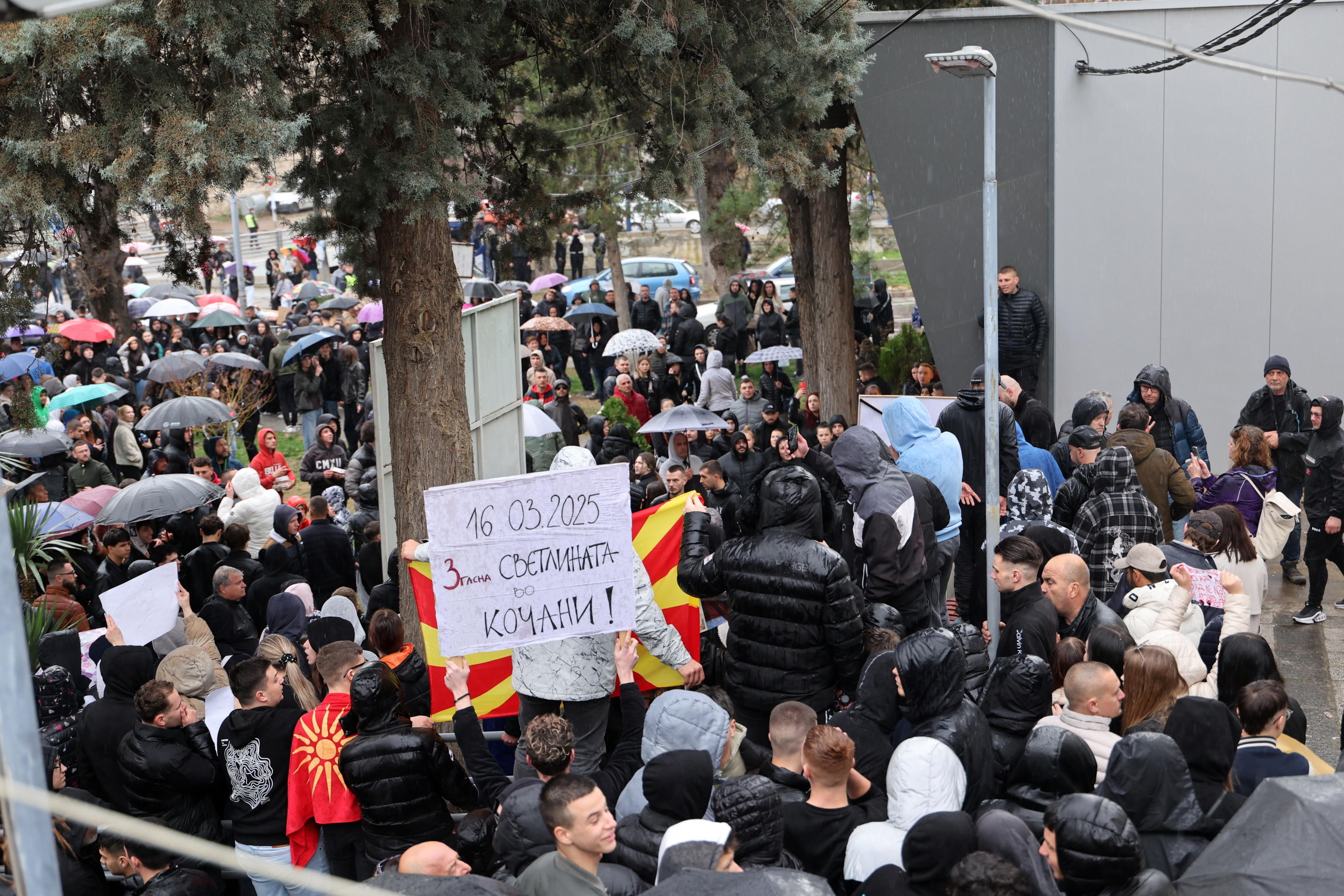 Macedonia, incendio in una discoteca a Kocani: esplodono le proteste ...