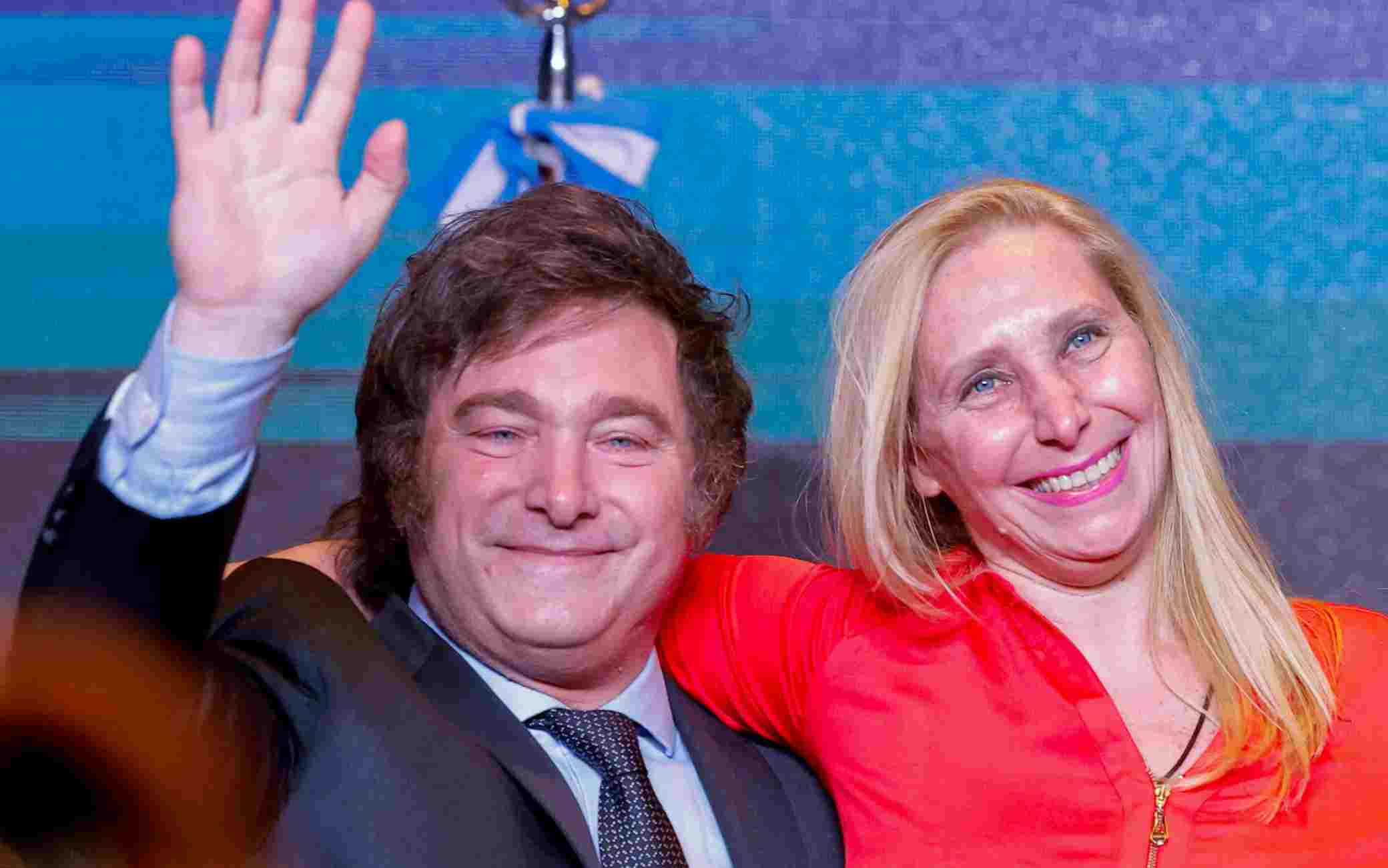 Meloni in Argentina, Milei regala alla premier una statuetta di se ...