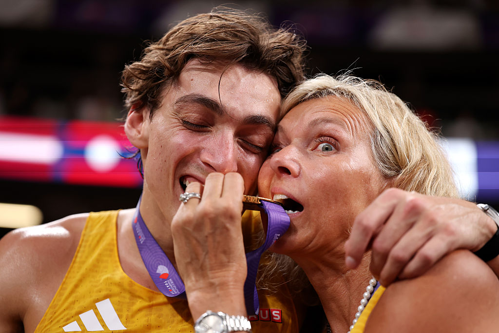 Record mondiale di salto con l'asta per Armand Duplantis ai mondiali di atletica di Tokyo: chi è ...