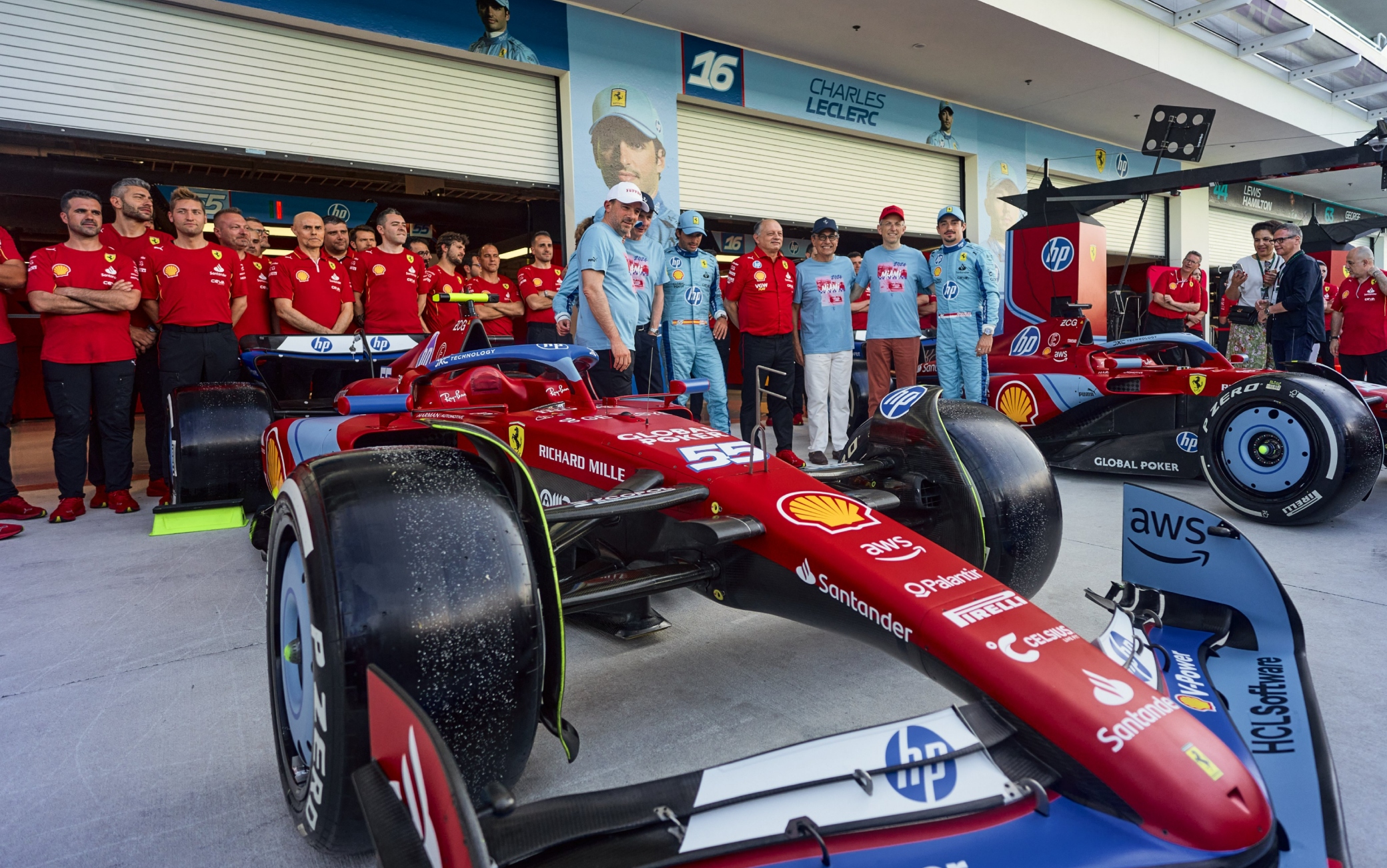 Ferrari in F1 al GP di Miami: le foto della livrea azzurra | Sky Sport
