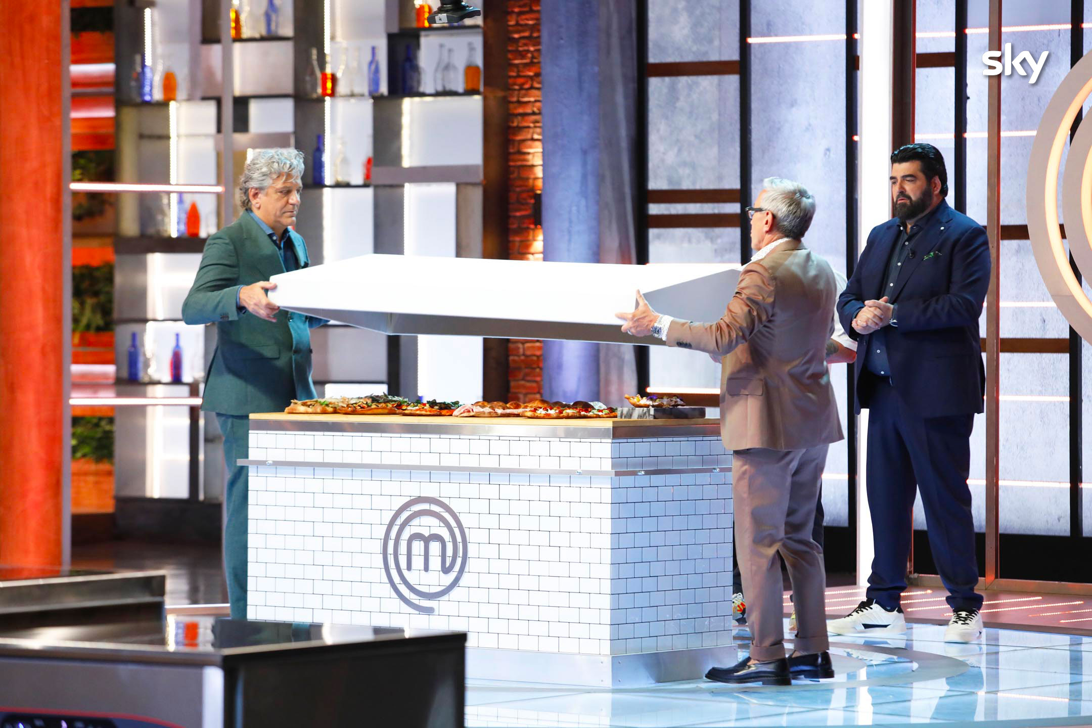 MasterChef, pizza e cottura alla brace incendiano la sfida. Cosa è ...