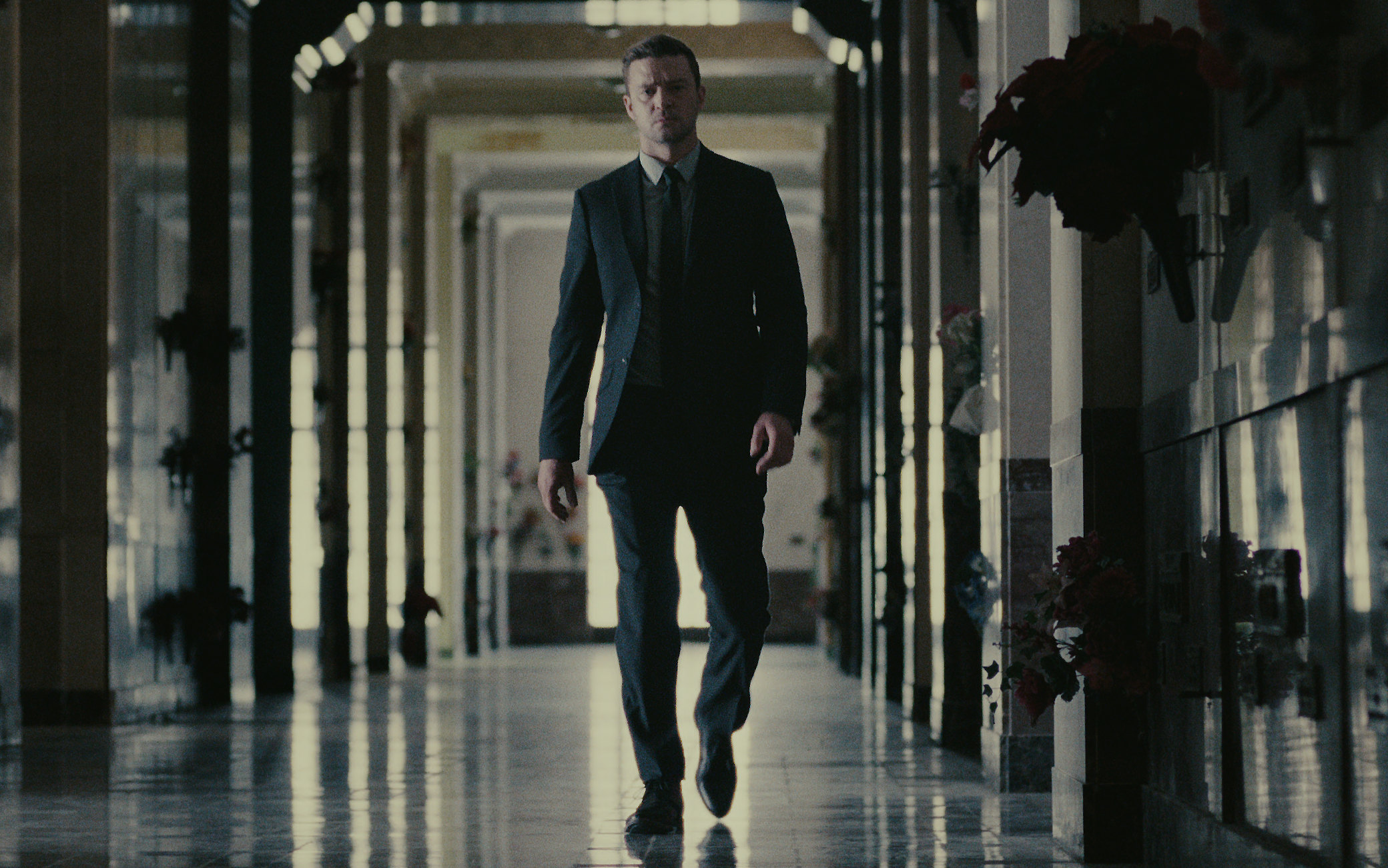 Reptile, il cast del film thriller con Benicio del Toro e Justin ...