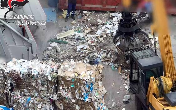 Smaltimento illecito di rifiuti a Tufino, 12 arresti in Campania | Sky TG24