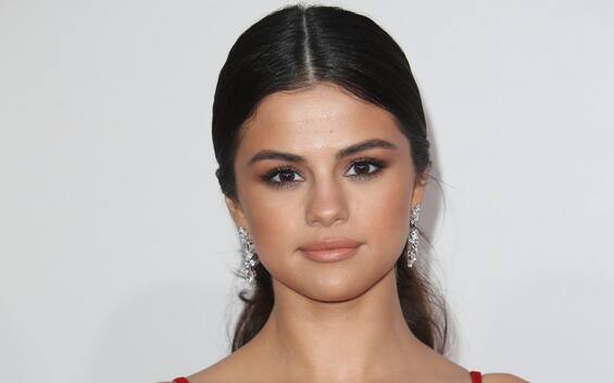 Selena Gomez, modella per Vogue Australia e Vogue Singapore