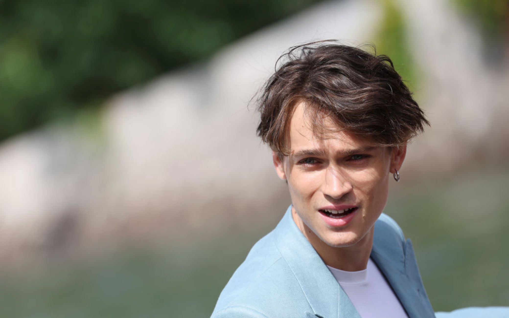 Chi è Saul Nanni, fidanzato di Deva Cassel e suo collega nella serie tv ...