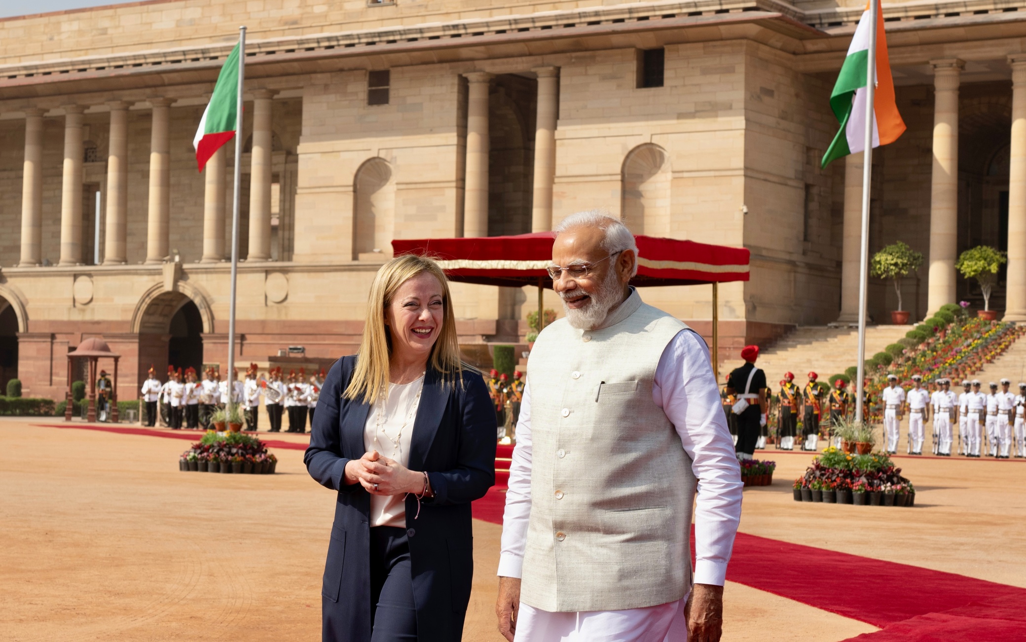 Cop28, il selfie di Giorgia Meloni con Narendra Modi che rilancia la ...