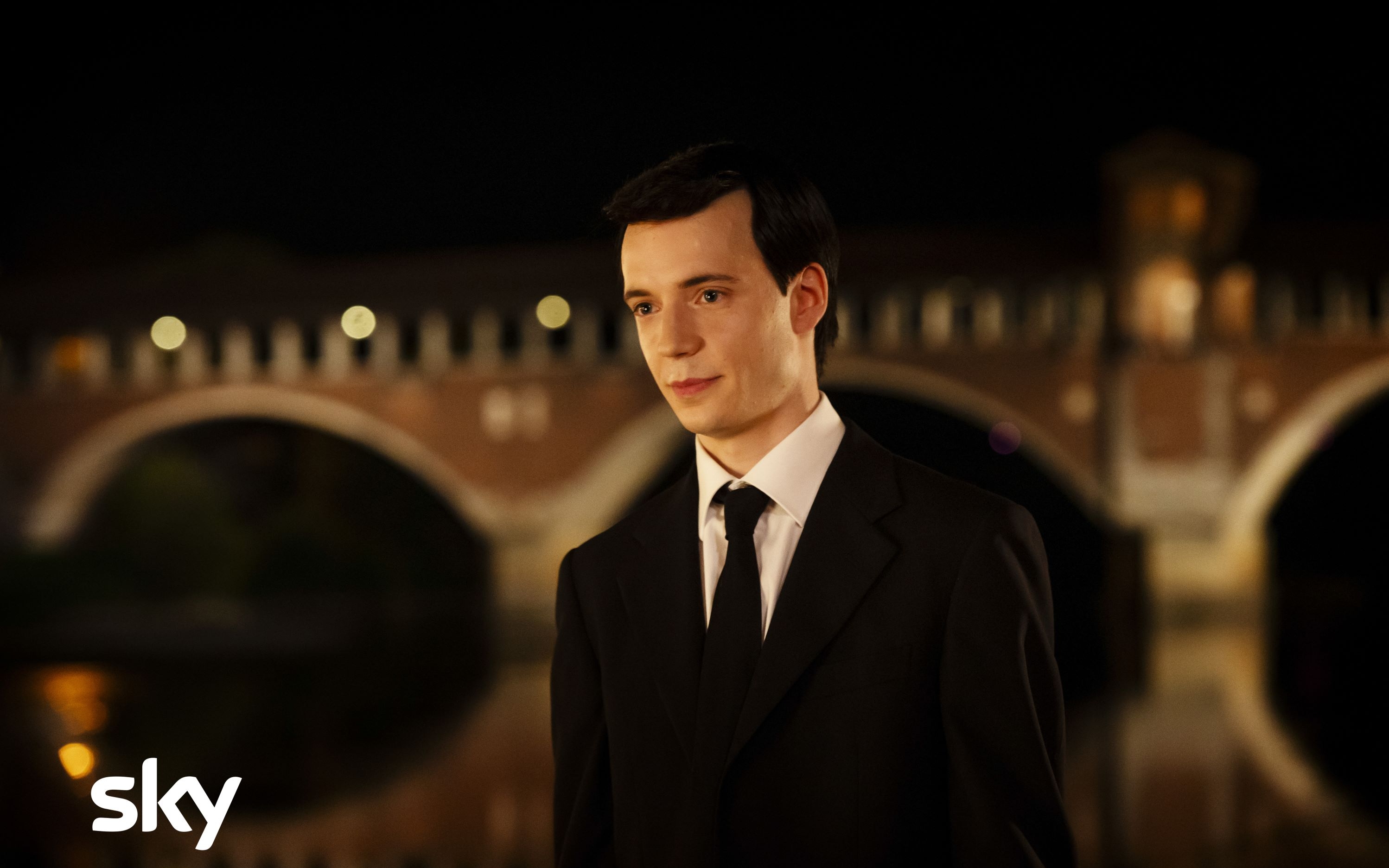 Hanno Ucciso Luomo Ragno Gli Episodi 3 E 4 Della Serie Tv Sugli 883