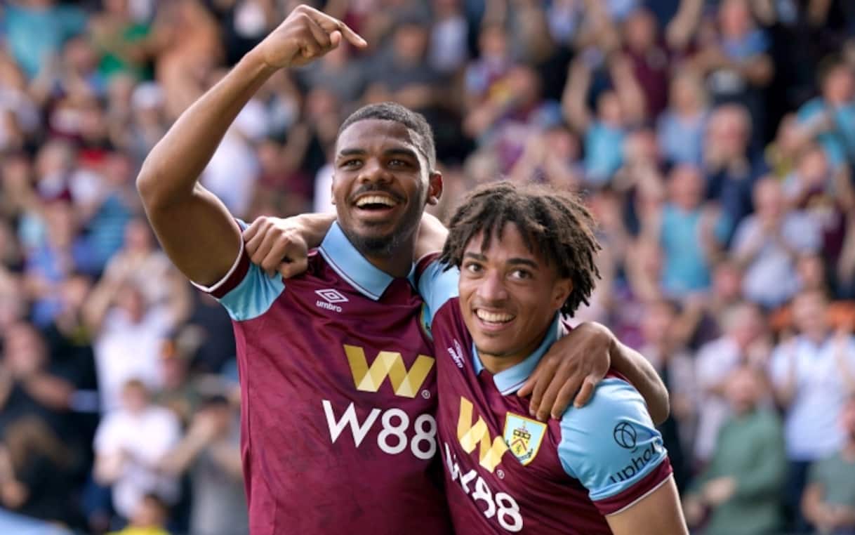 Koleosho, primo gol in Premier League con il Burnley per l'attaccante ...
