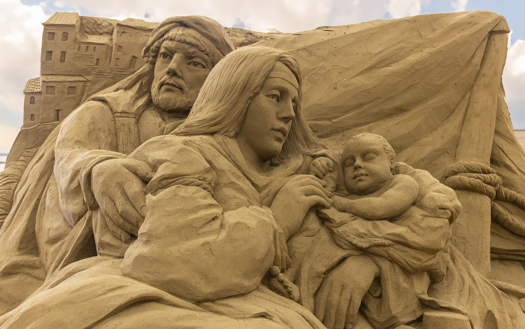 Natale a Lignano Sabbiadoro, le foto del Presepe di sabbia | Sky TG24