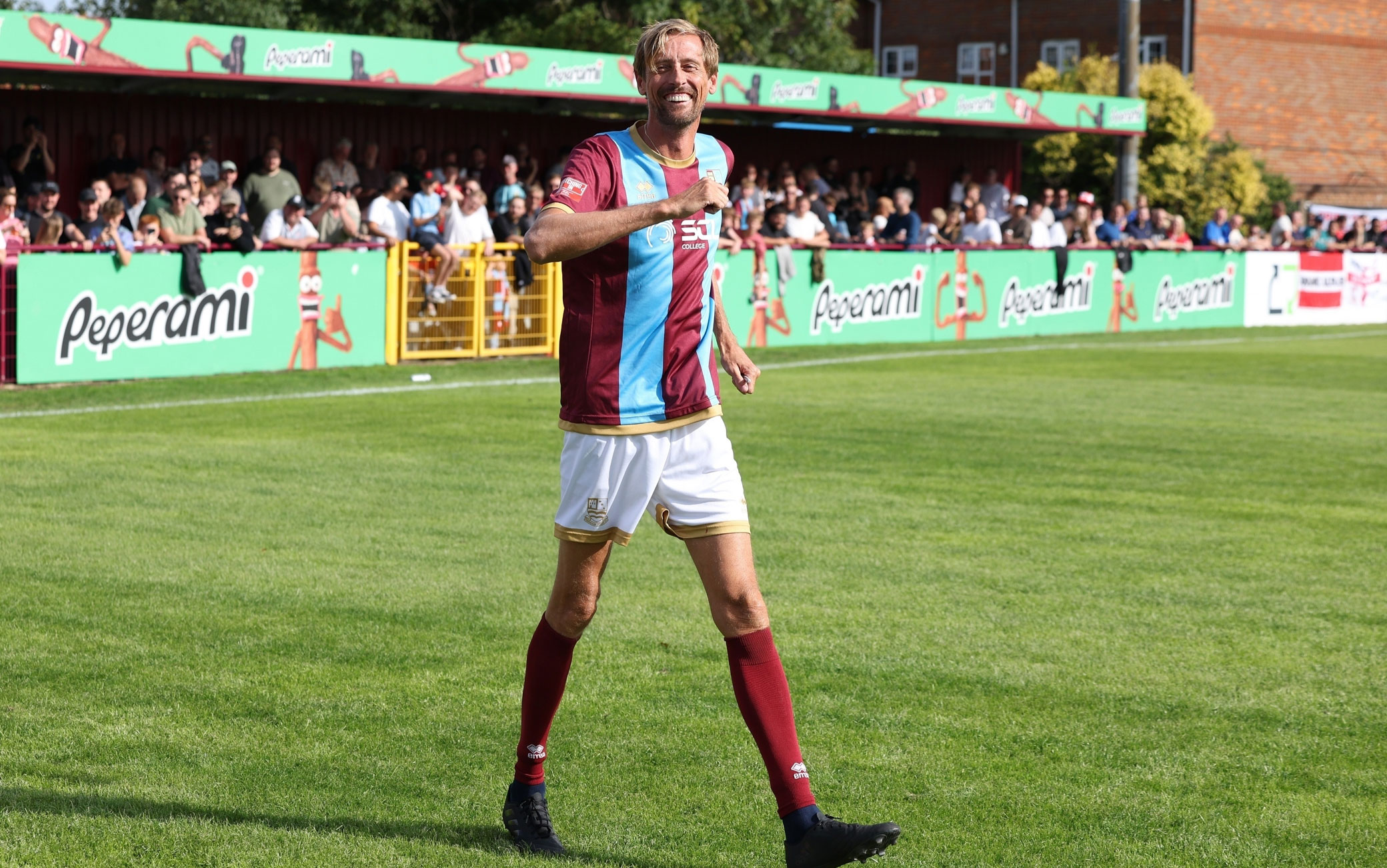 Peter Crouch mascotte del Farnham Town: era arrivato ultimo al ...