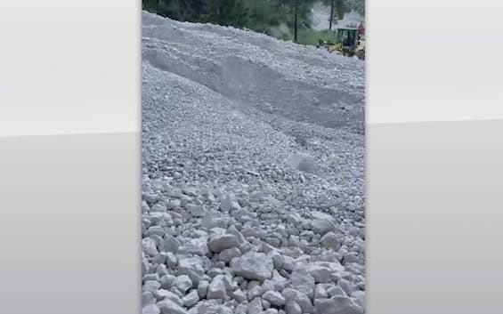 San Vito di Cadore, frana di sassi e fango dalla Croda Marcora. VIDEO ...