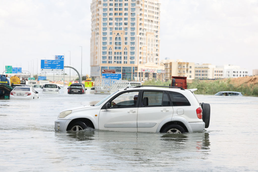 Alluvione a Dubai, la città nel caos per le piogge torrenziali. FOTO ...