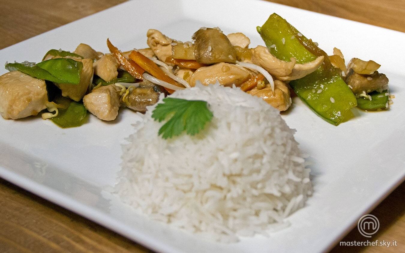 Masterchef: Pollo saltato con verdure e riso pilaf al vapore | Sky