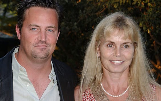 Matthew Perry, ad un anno dalla morte la mamma racconta la loro ultima ...