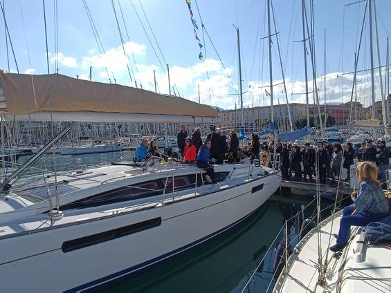 Palermo, barca confiscata alla mafia sarà destinata ai disabili | Sky TG24