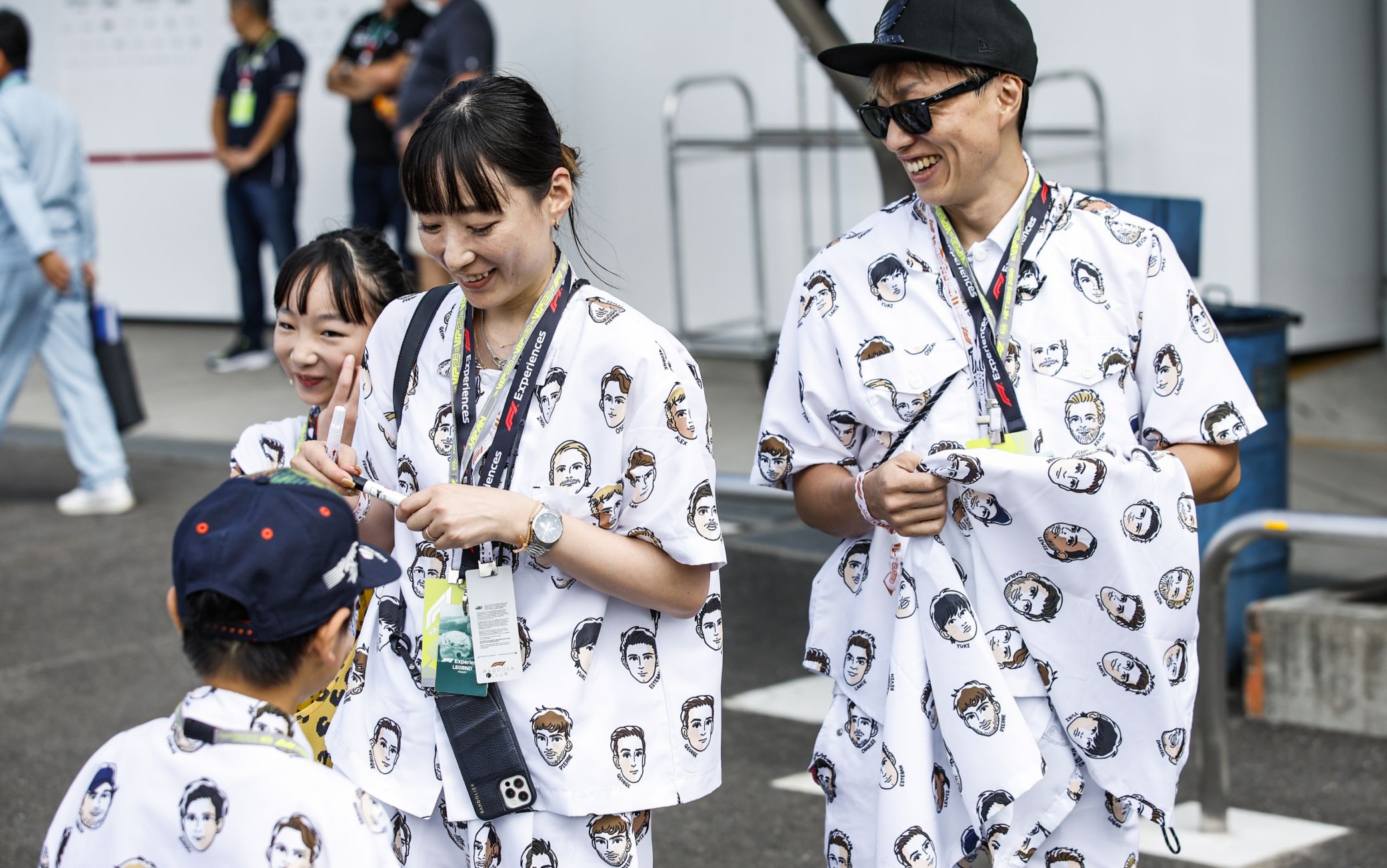 F1, a Suzuka c'è Godzilla sugli spalti del GP Giappone. Video | Sky Sport