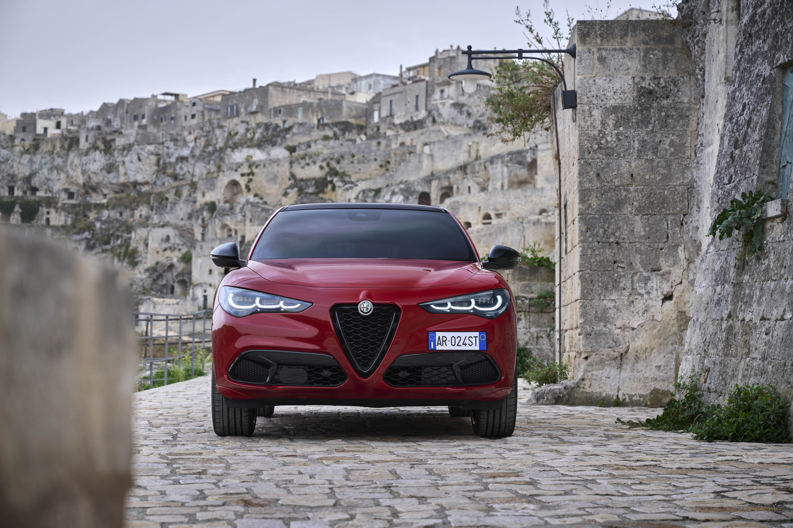 Alfa Romeo Stelvio 2025, prezzo e data di presentazione del suv: le ...