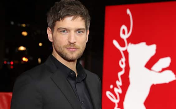 Robert Finster, 15 foto dell'attore che interpreta Freud nella serie tv ...