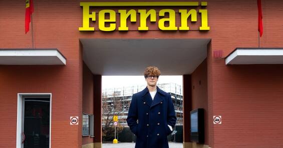 Ferrari, Sinner a Maranello: dalla visita in fabbrica alle prove in ...