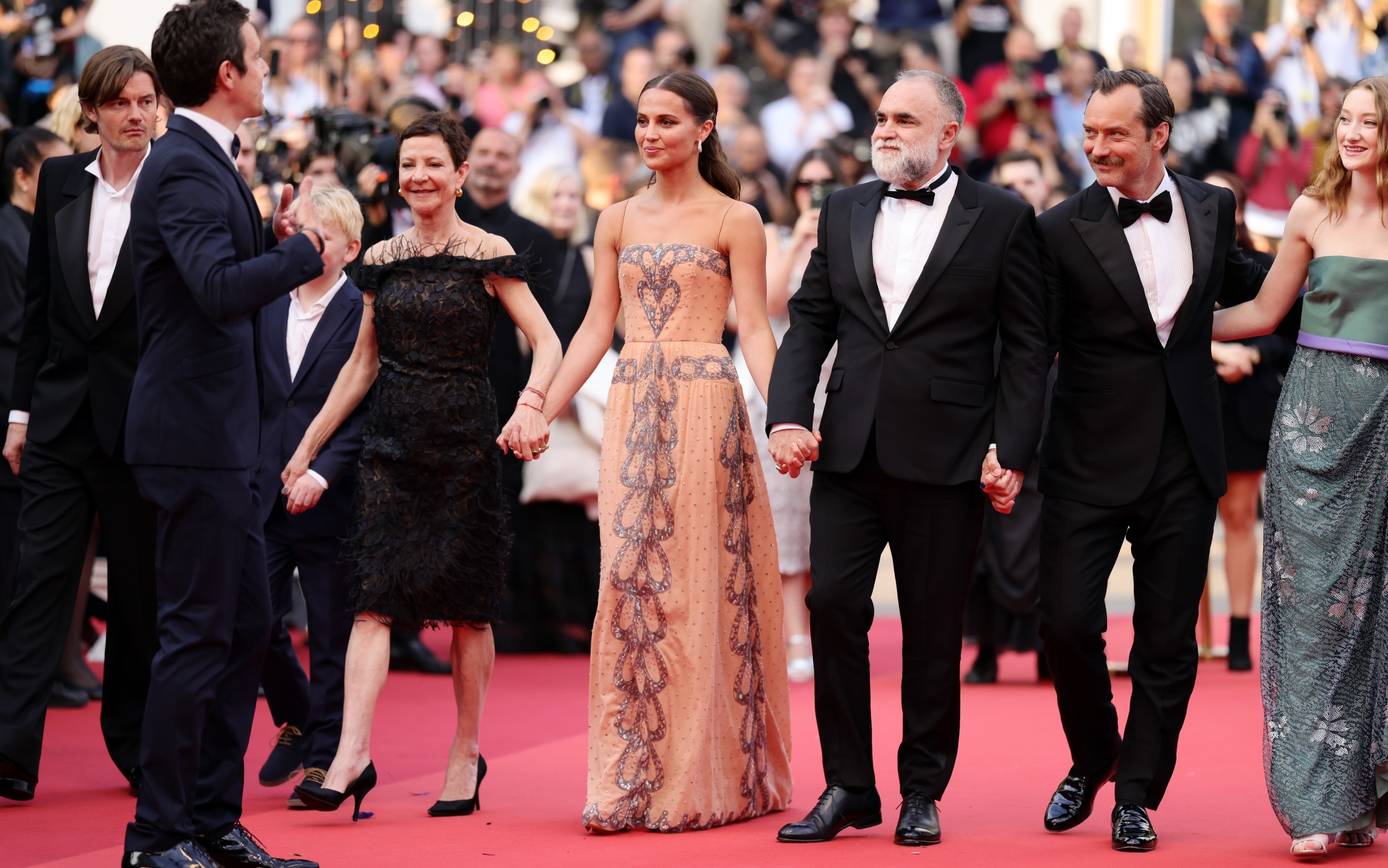 Cannes 2023, Alicia Vikander e Jude Law sul red carpet di Firebrand. FOTO | Sky TG24