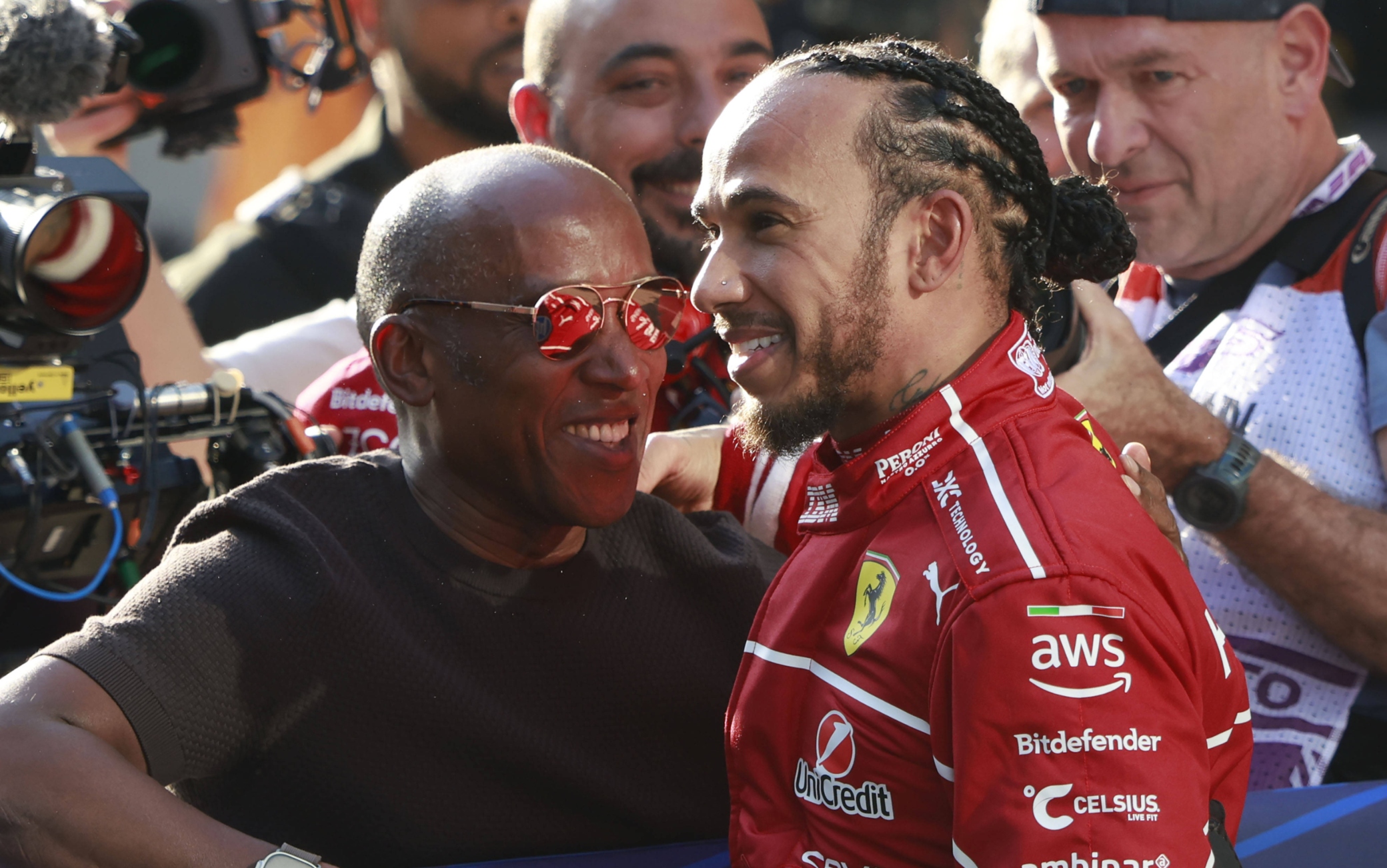 Ferrari, euforia Hamilton: il giro, il pugno e la gioia della prima ...