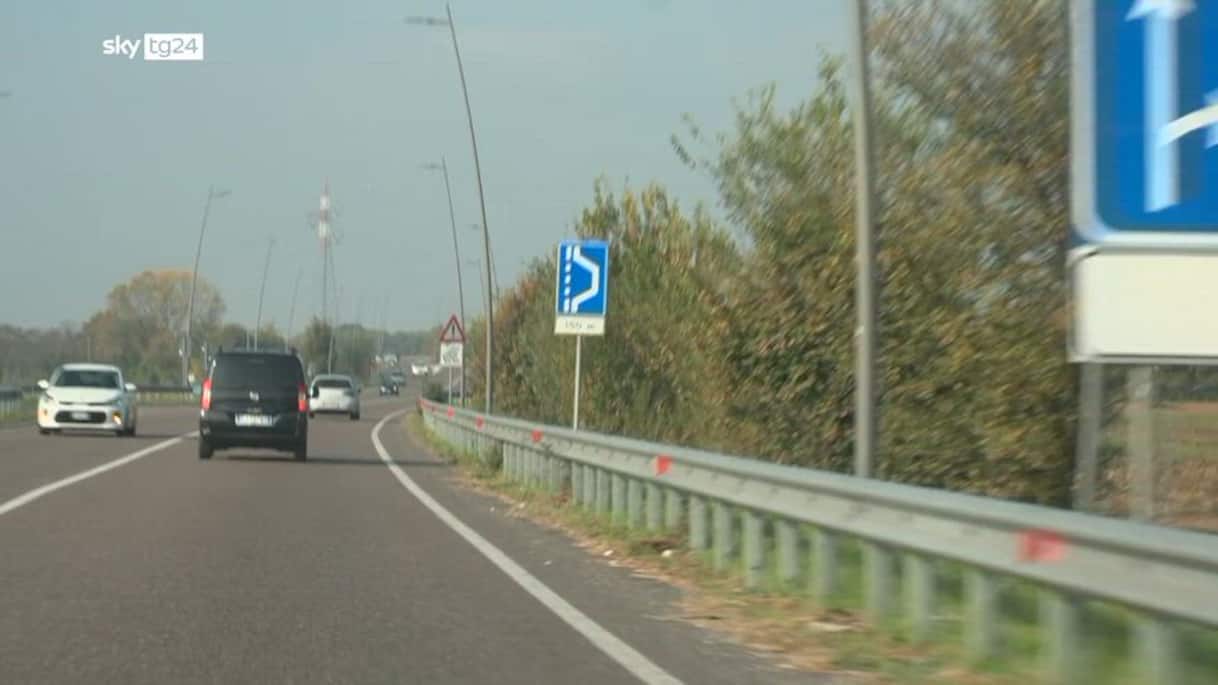 Scontro frontale in tangenziale a Bergamo, 3 vittime | Video Sky TG24