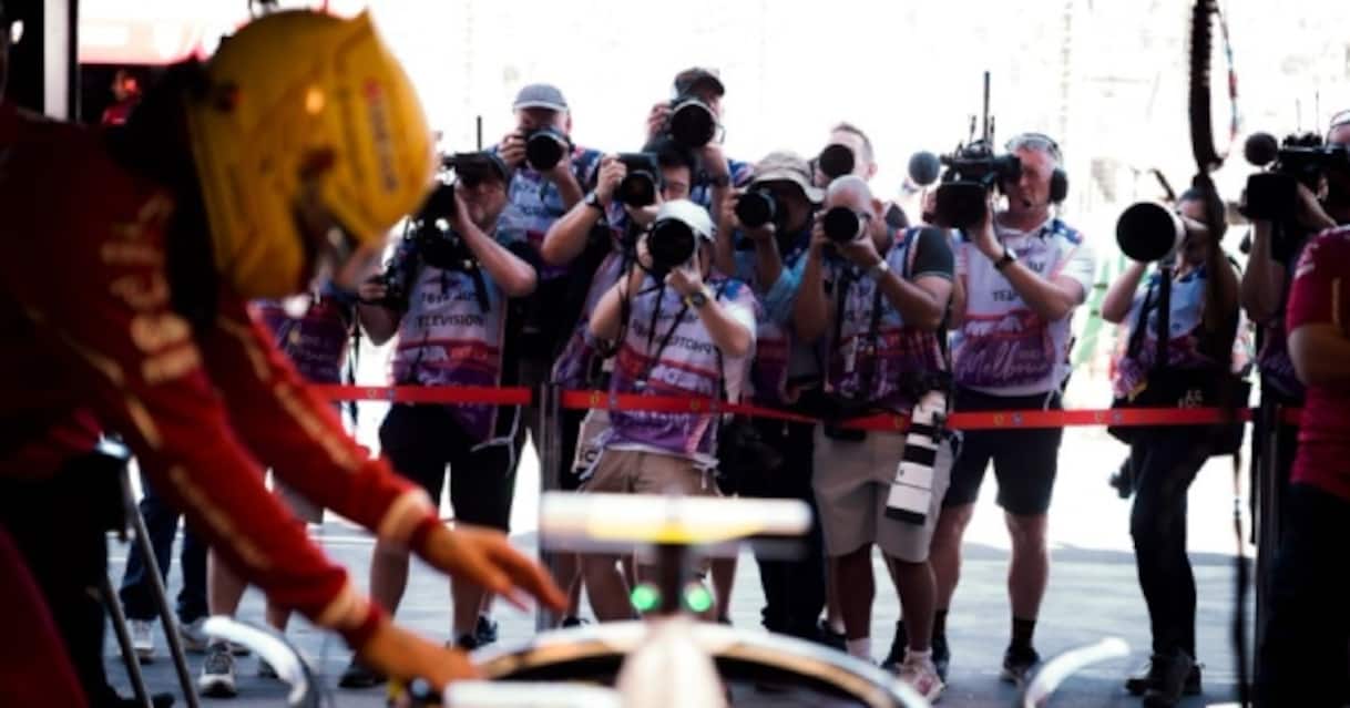 F1, Ferrari: il logo di Hamilton sul volante della sua SF-25. Foto ...