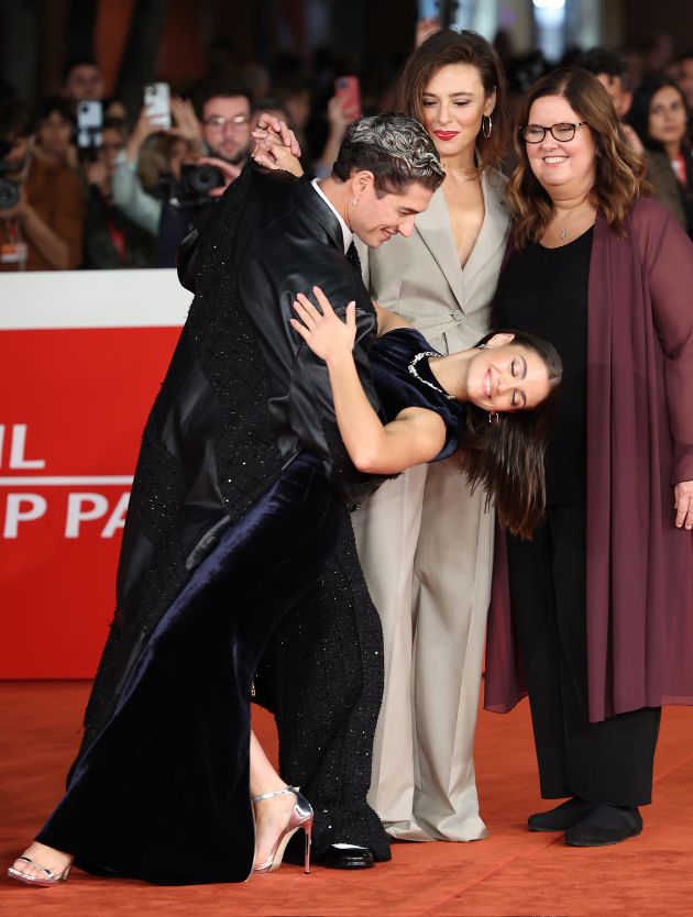 Nuovo Olimpo, il cast del film di Ferzan Ozpetek sul red carpet della ...