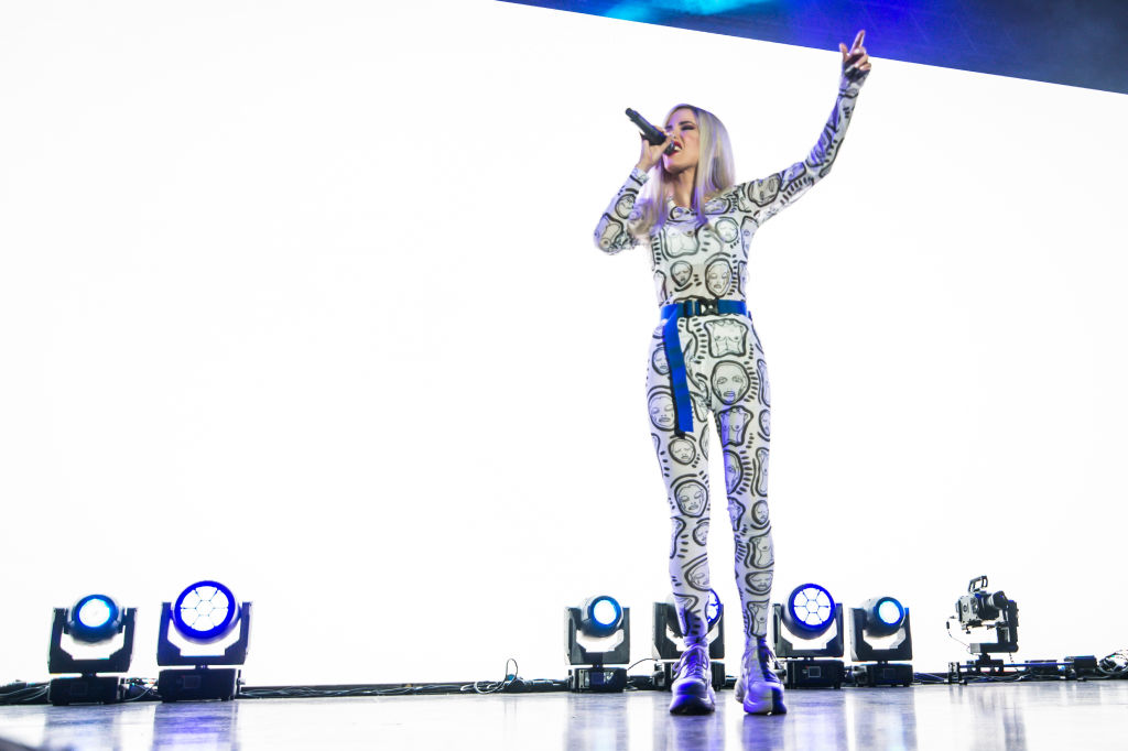 Baby K, è uscito il videoclip del nuovo singolo Fino al blackout | Sky TG24