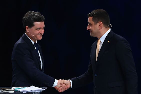 Simion contro Dan, la Romania sceglie il presidente e il suo futuro ...