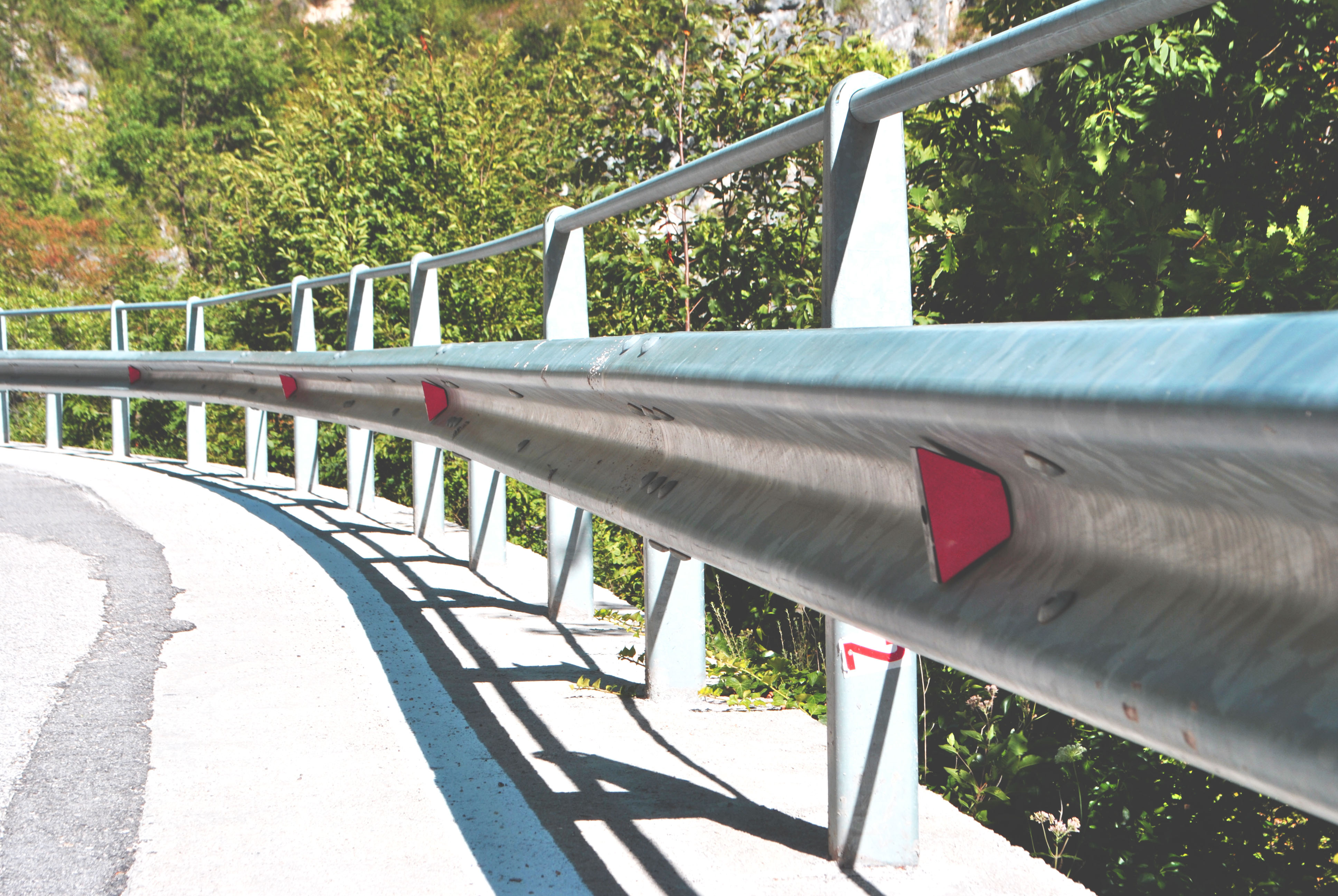 Guardrail, come funzionano: le regole e le diverse tipologie | Sky TG24