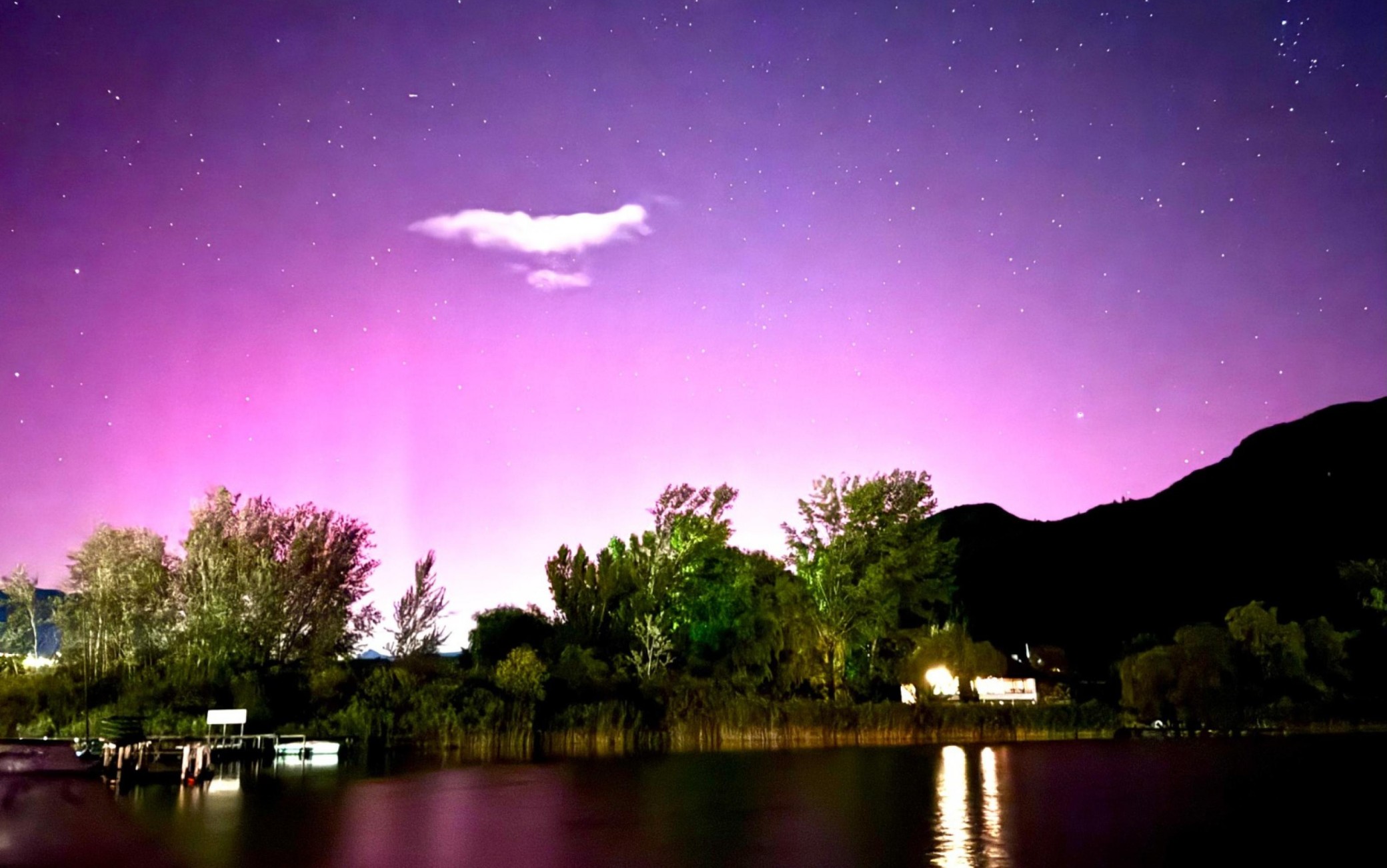 L'aurora boreale illumina di rosa il cielo d'Italia il 10 ottobre. FOTO ...
