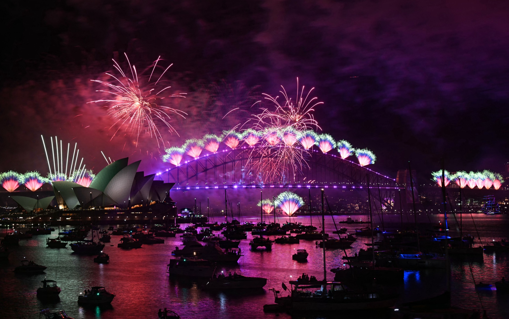 Capodanno, Viminale: 309 feriti per botti e festeggiamenti, in aumento sul 2024 (+35) | Sky TG24