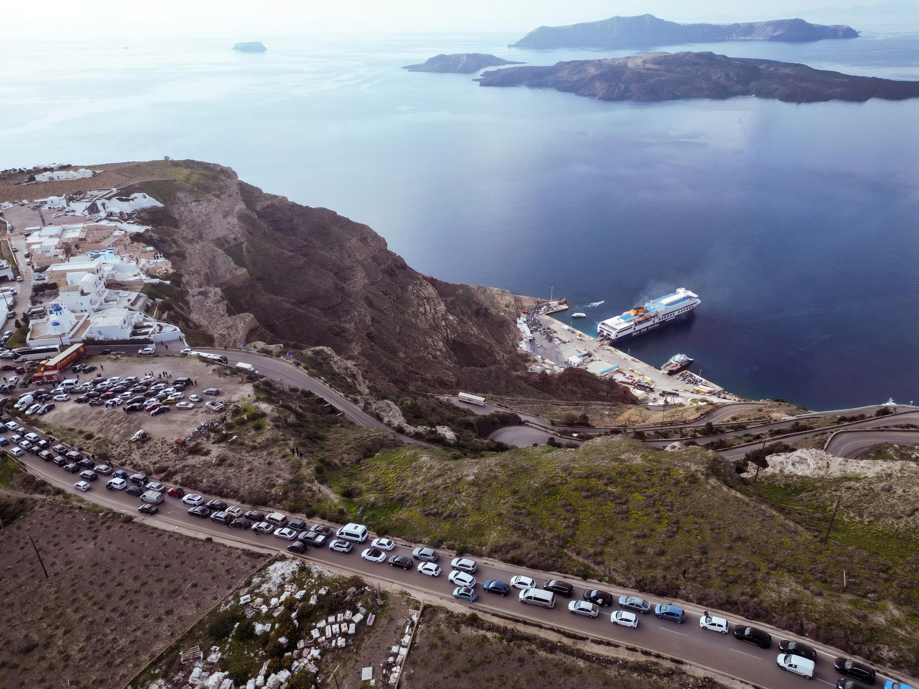 Santorini, dopo i terremoti dichiarato lo stato di emergenza per sciame ...