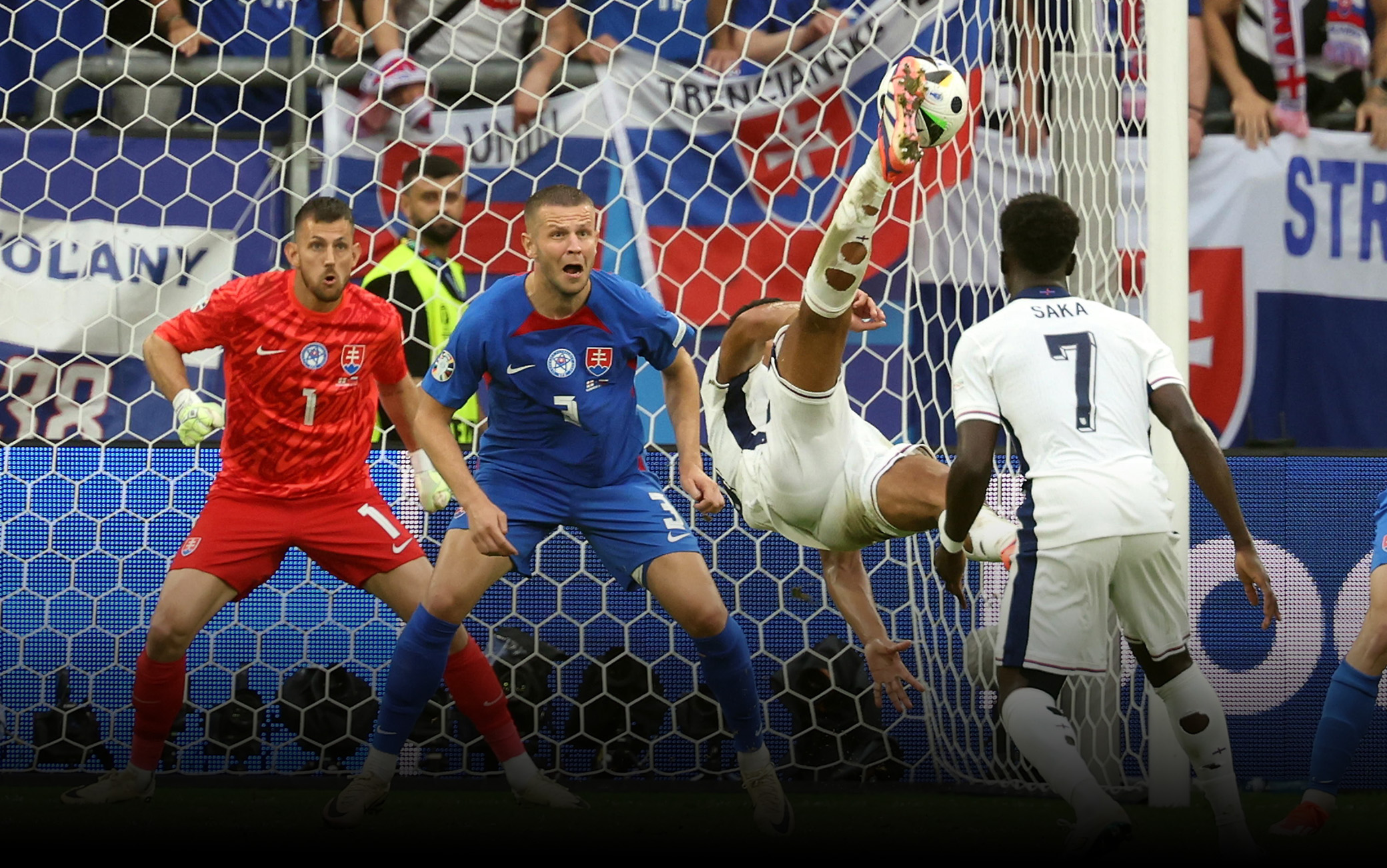 Bellingham, il gol in rovesciata al 95' di Inghilterra-Slovacchia ...