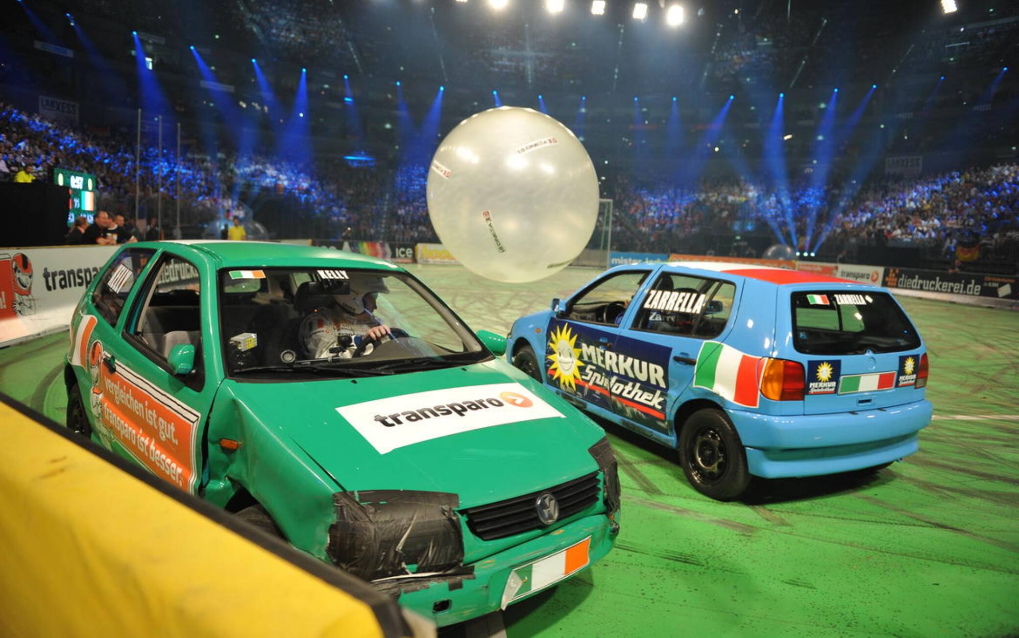 Car soccer, il calcio giocato dalle macchine | Sky Sport