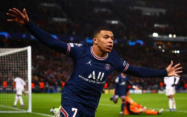 Mbappè a confronto con i grandi calciatori alla sua età | Sky Sport