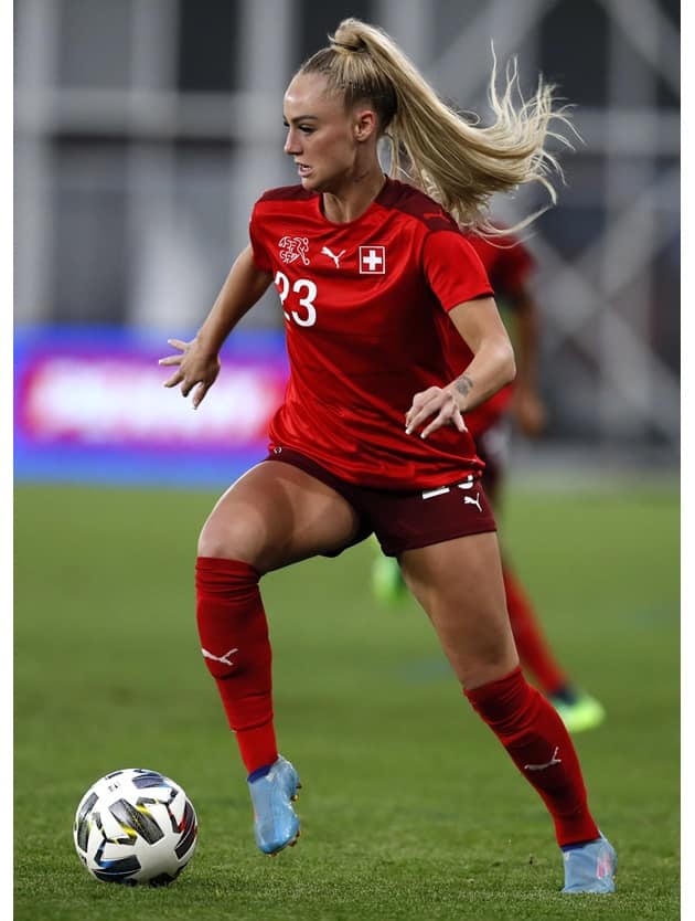 Alisha Lehmann, su Instagram la calciatrice ha superato Federer in ...