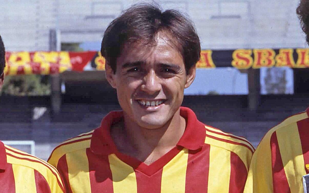 Il Lecce torna in Serie A: storia, curiosità e gli ex più famosi | Sky ...