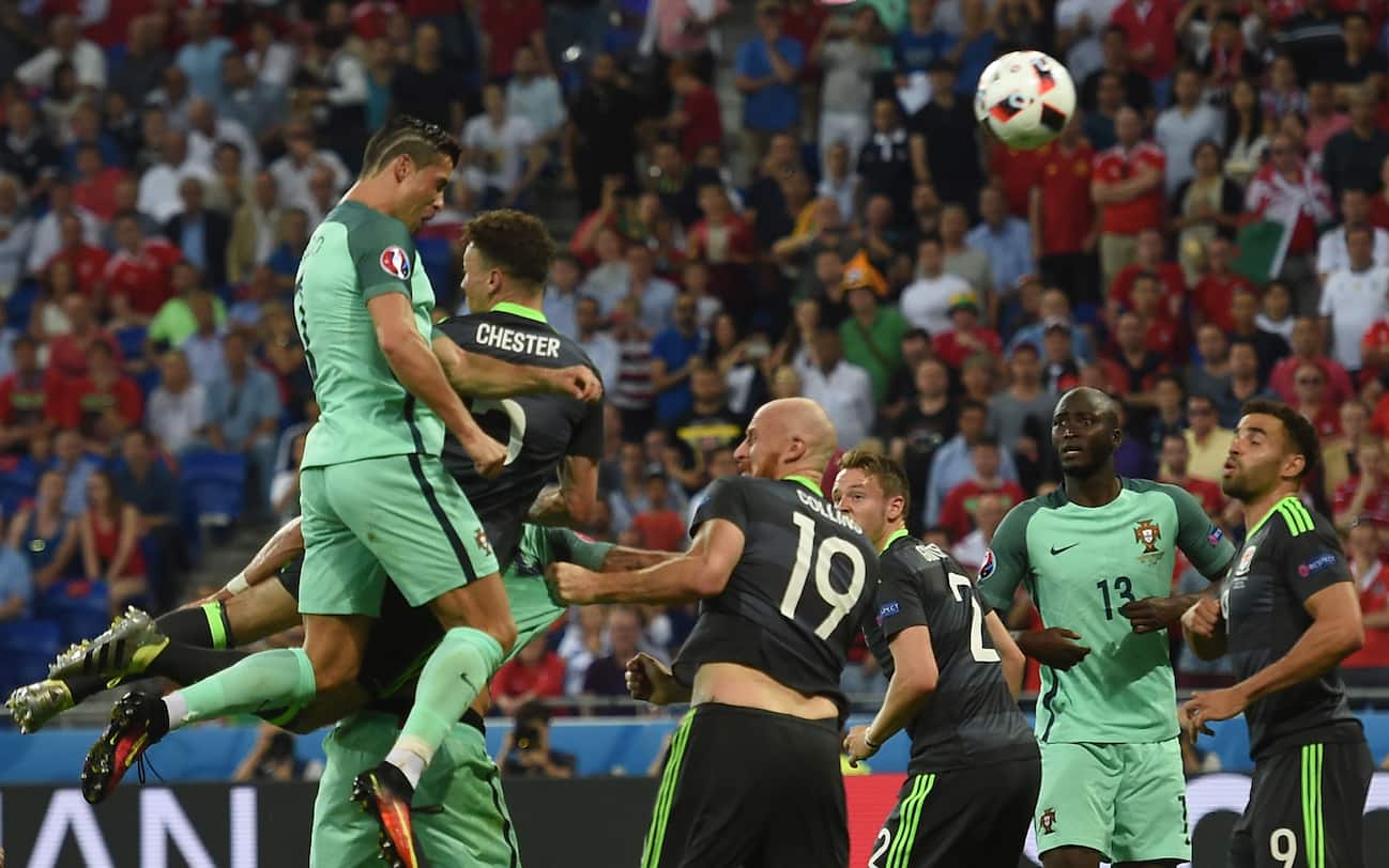 Colpi di testa e gol, gli stacchi più famosi del calcio: da Ronaldo a ...