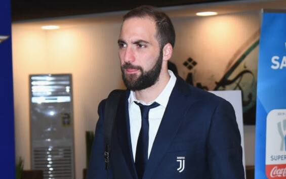 Higuain negativo al coronavirus: vola in Argentina dalla madre malata dopo l'ok della Juve | Sky ...