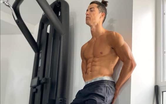 Cristiano Ronaldo e gli addominali: un nuovo metodo 'in famiglia ...