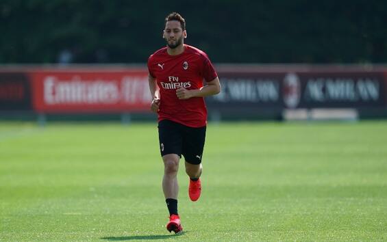 Milan, Calhanoglu: 'Trequartista mio ruolo ideale. Mi trovo molto bene ...