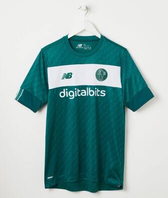 Roma, la nuova maglia 2023 ispirata all'Alba Roma. Foto | Sky Sport